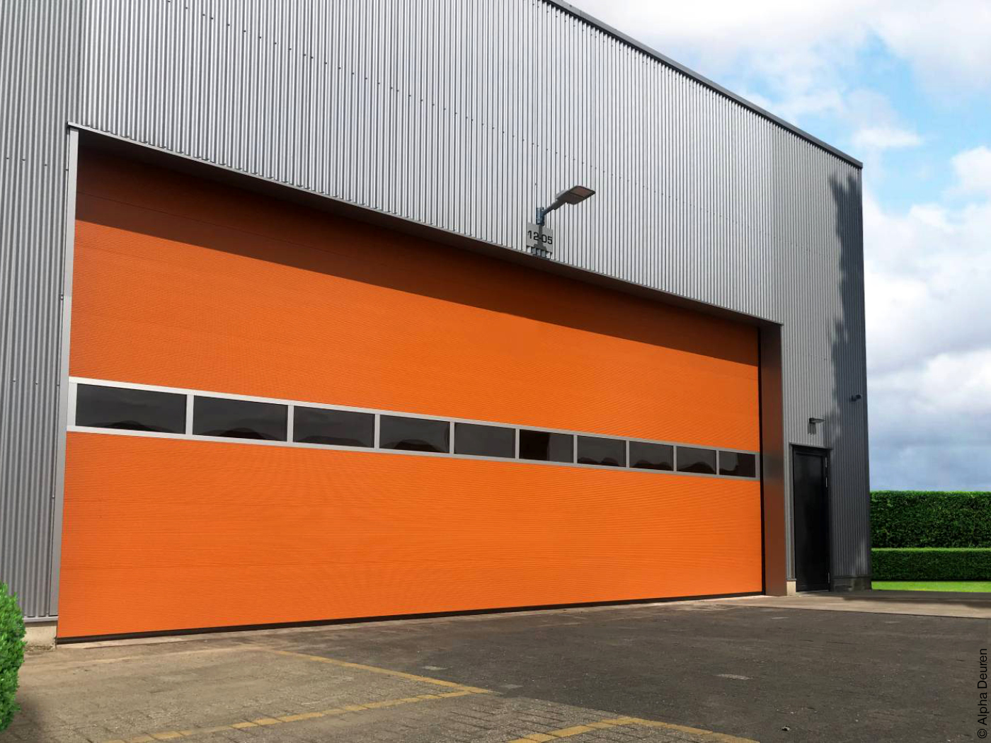 Industrietor in Übergröße | DABpraxis